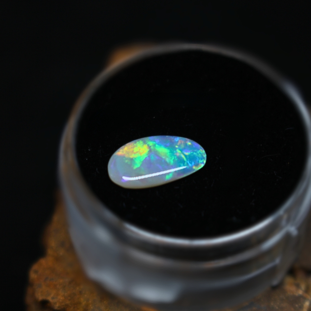 Astonishing Lightning Ridge Crystal Opal 0.76 Ct - Aussie Opals