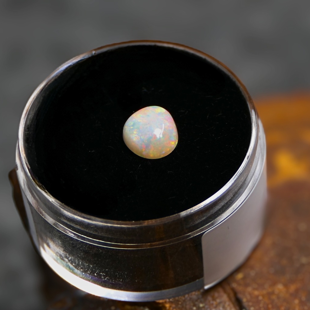 Exquisite Lightning Ridge Crystal Opal 0.90 ct - Aussie Opals