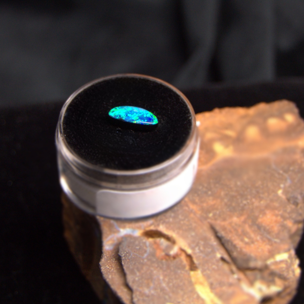 Fantastic Lightning Ridge Doublet Opal 0.24 G - Aussie Opals