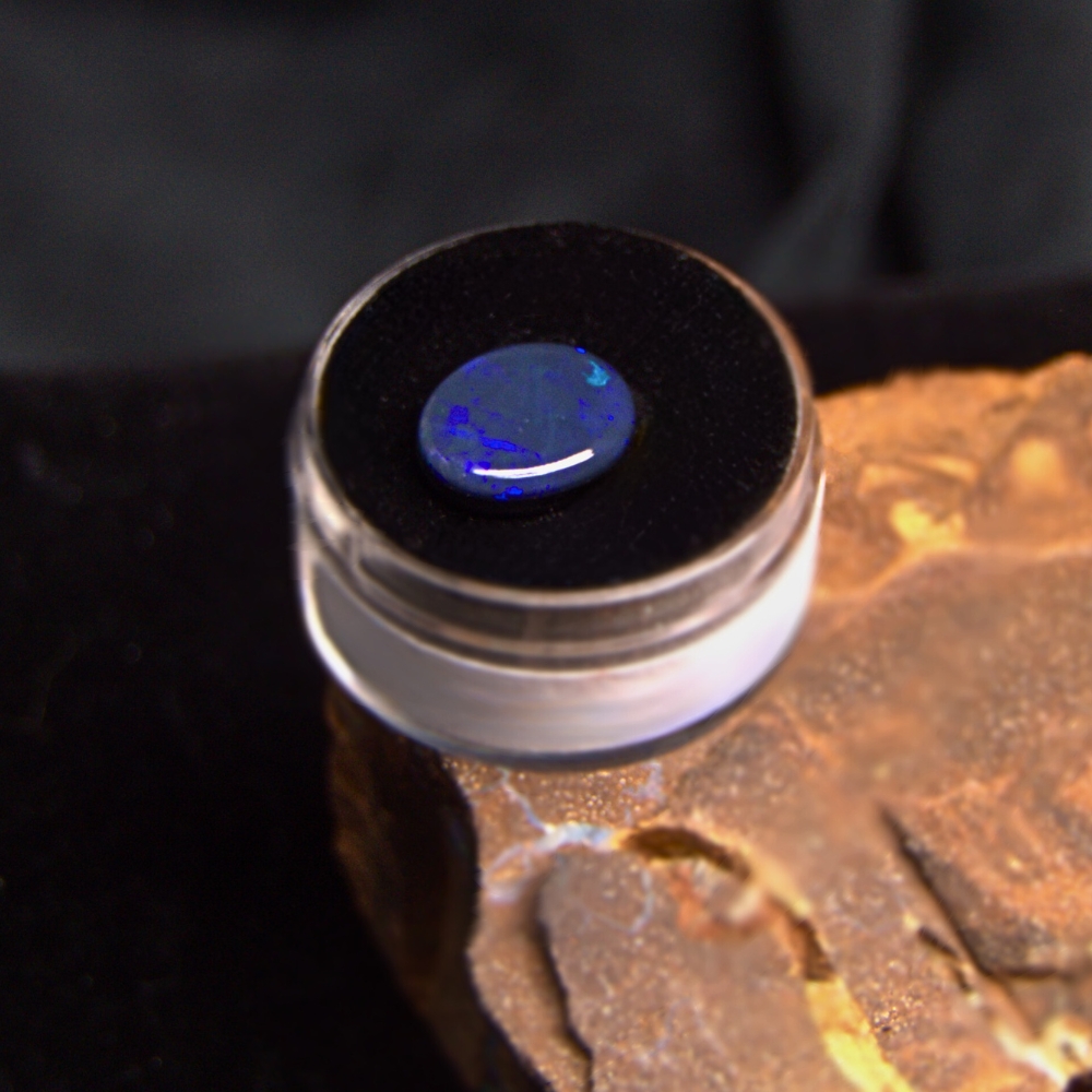 Brilliant Lightning Ridge Doublet Opal 0.81 G - Aussie Opals